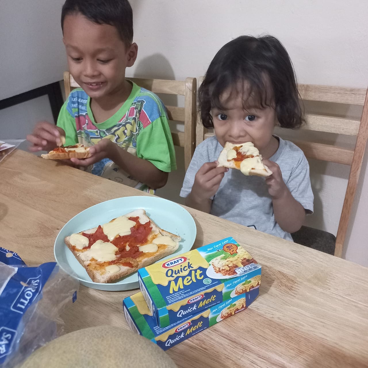 √Melekatkan Hubungan Kakak dan Adik dengan Lelehnya Keju Kraft Quick ...
